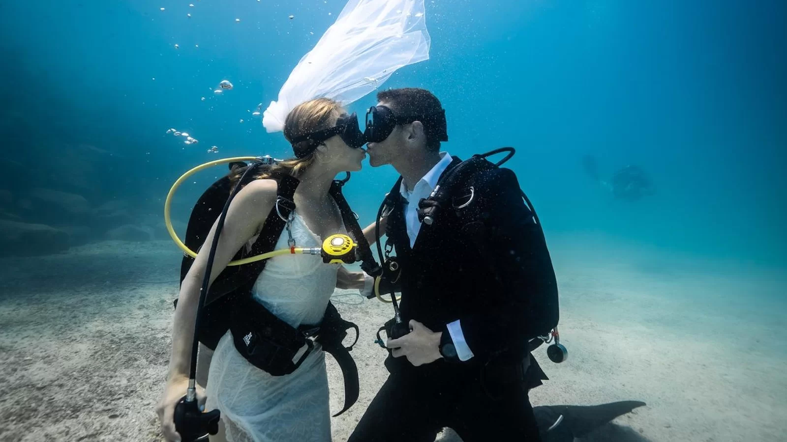 Married Underwater – How One couple Went to Great Depths to Tie the ...